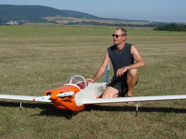 Irmin Barnert mit Scheibe SF 33 Trainer