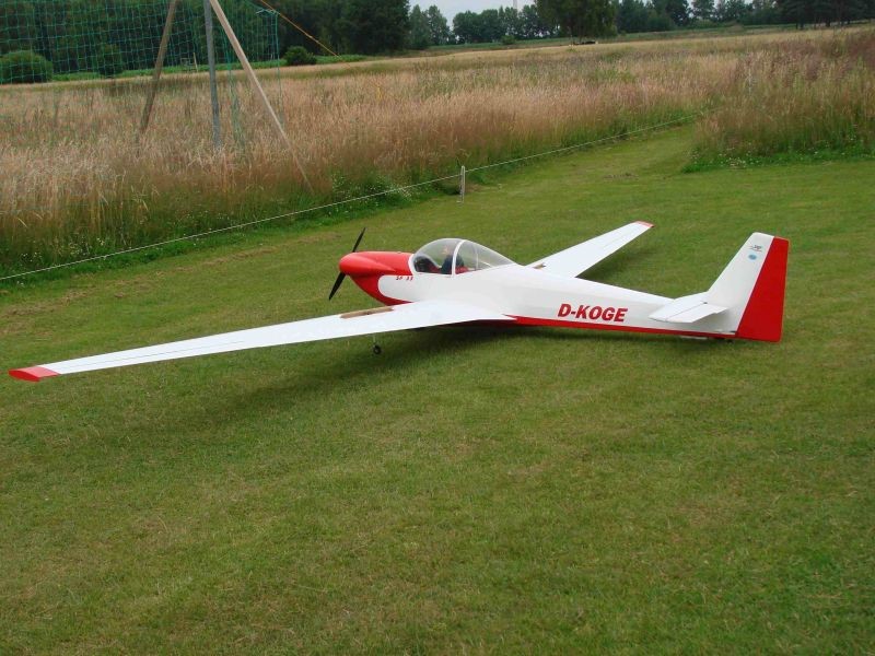 Irmin Barnert mit Scheibe SF 33 Trainer